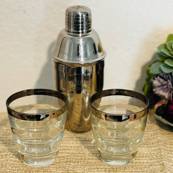 Other | Vintage 2 Silver Cocktail Glasses Beehive Dorothy Thorpe Mad ...